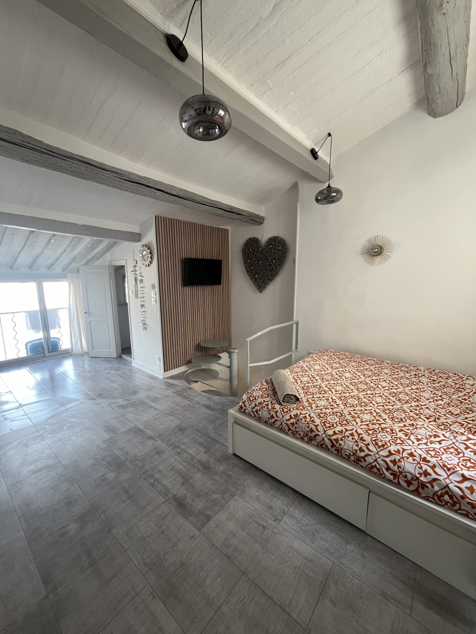 Location T2 meublé et climatisé de 40 m² – Rue Peyresc, dernier étage ...